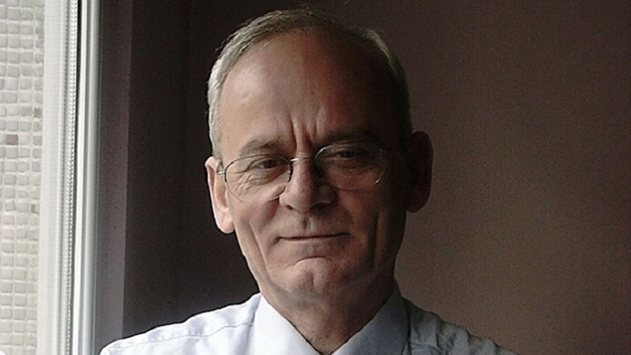 8. güzel adam: Mustafa Özçelik - Dünya Bizim Kültür Portalı