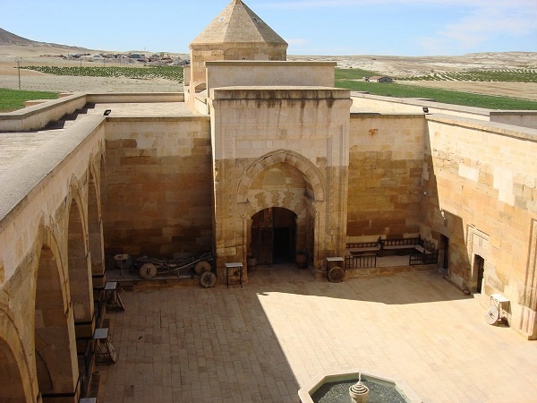 Anadolu Selçuklu mimarisinin en özgün eserleri hanlar ve kervansaraylar ...